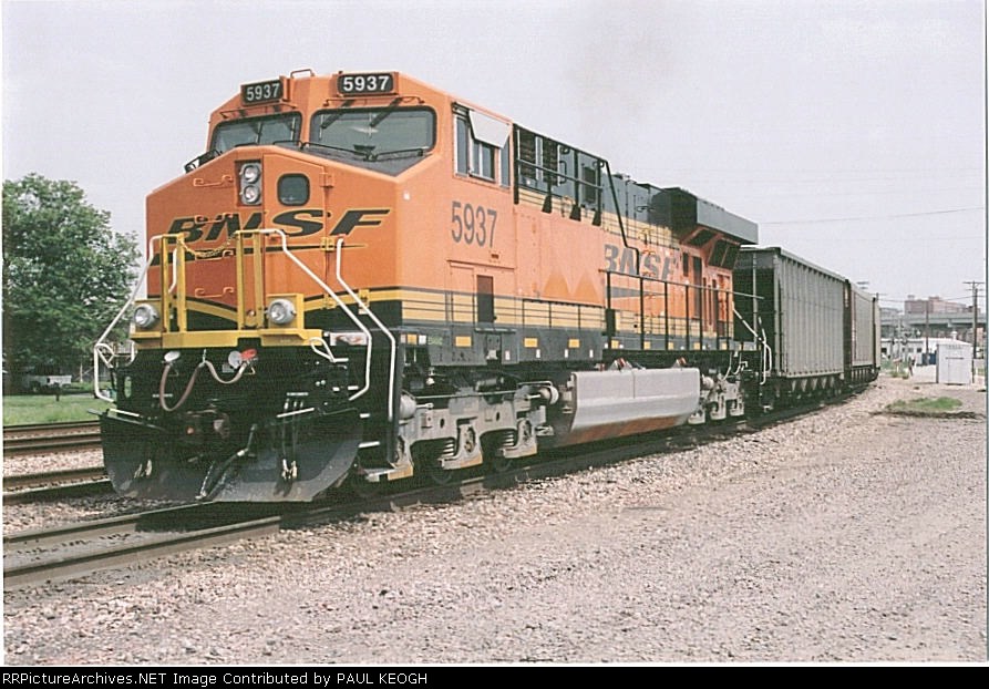 BNSF 5937 rear DPU rolls past me at Carlin Junction.